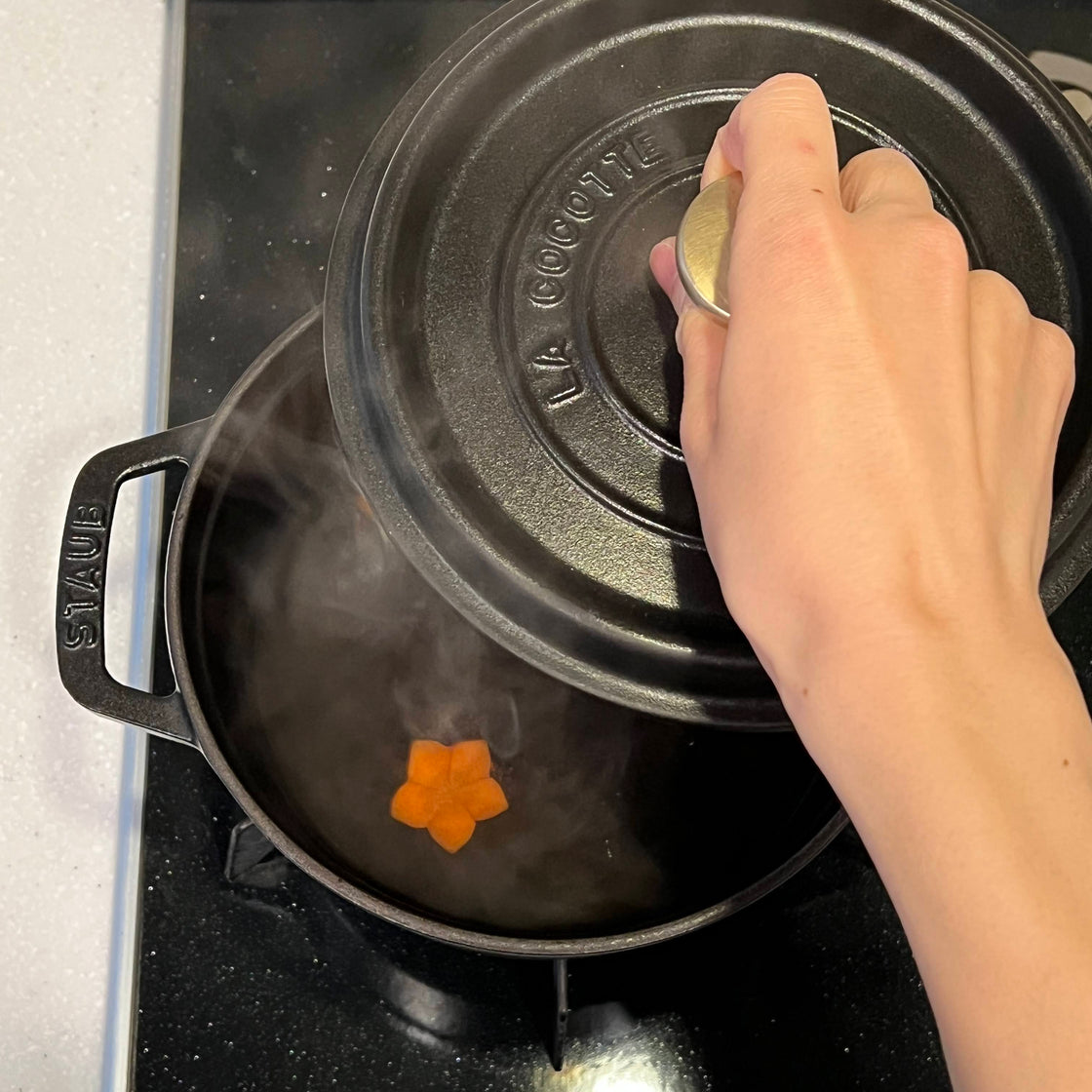 How to Make Nabeyaki Udon (Japanese Udon Noodle Hot Pot Recipe ...